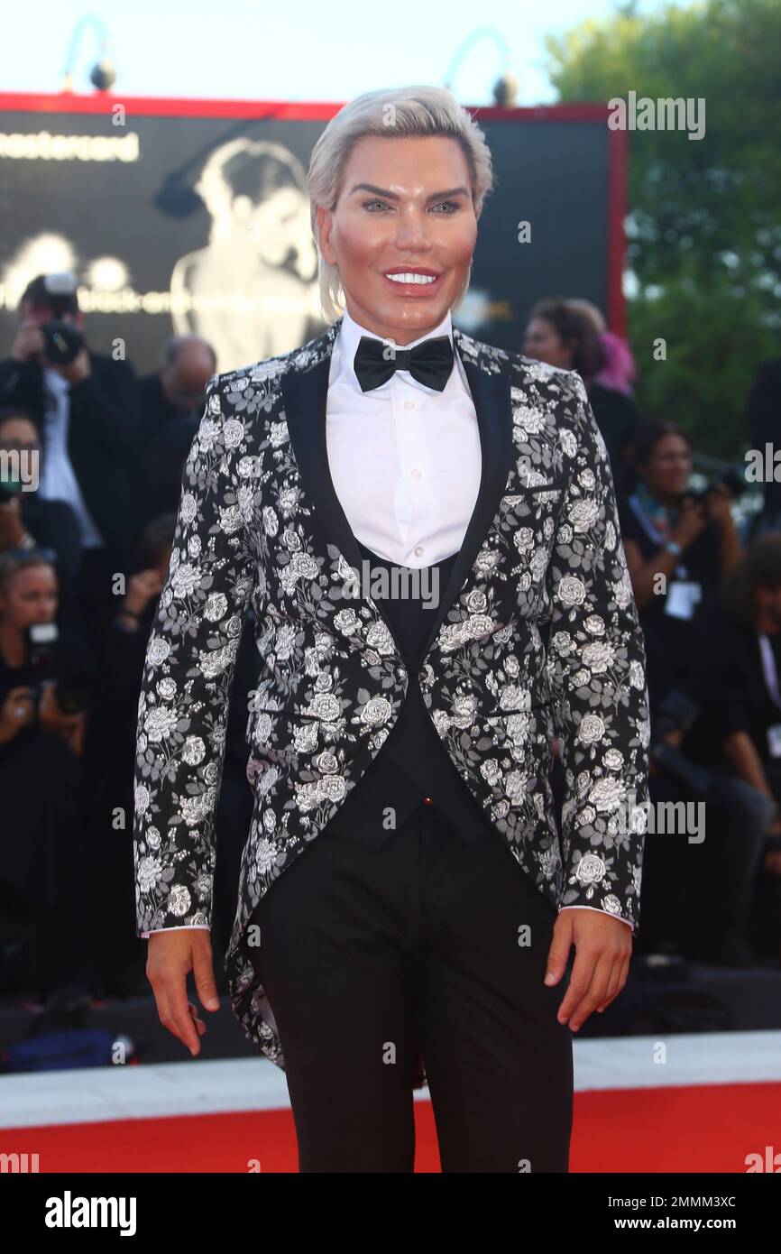 Rodrigo Alves poses for photographers at the premiere of the film 'Vox ...