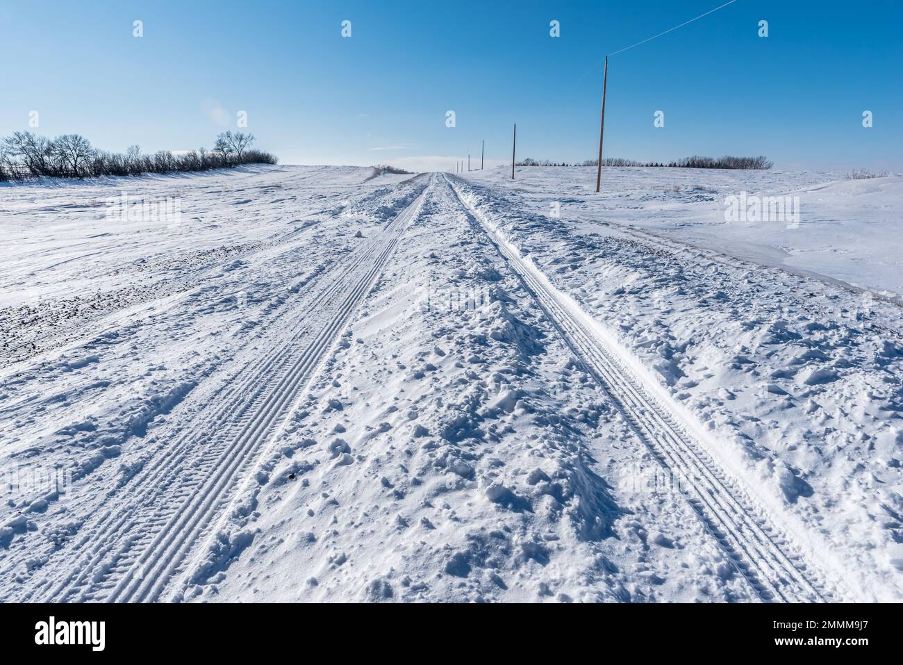 Saskatchewan country road in winter hi-res stock photography and images ...