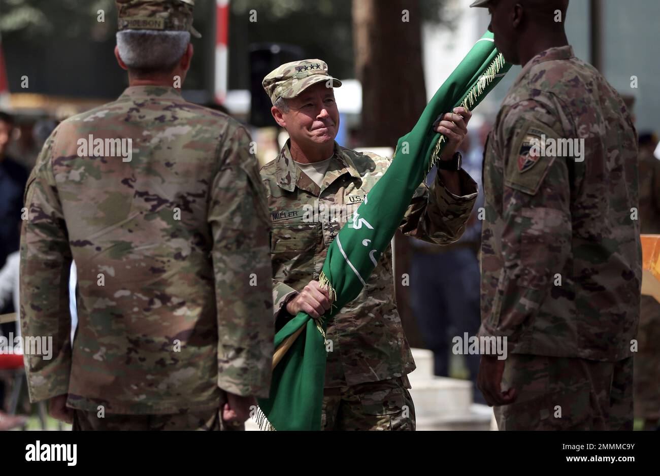 Incoming U.S. Army Gen. Austin Miller, center, receives Resolute ...
