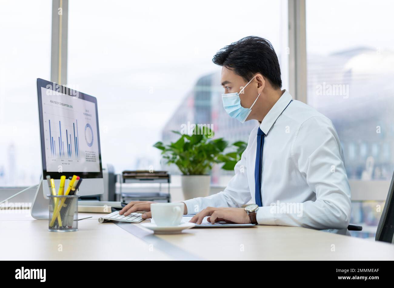 Man with masks hi-res stock photography and images - Alamy