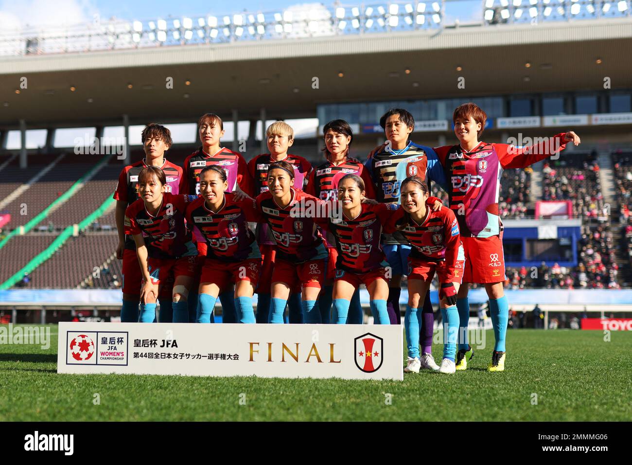Yodoko Sakura Stadium, Osaka, Japan. 28th Jan, 2023. INAC Kobe Leonessa team group line-up ...