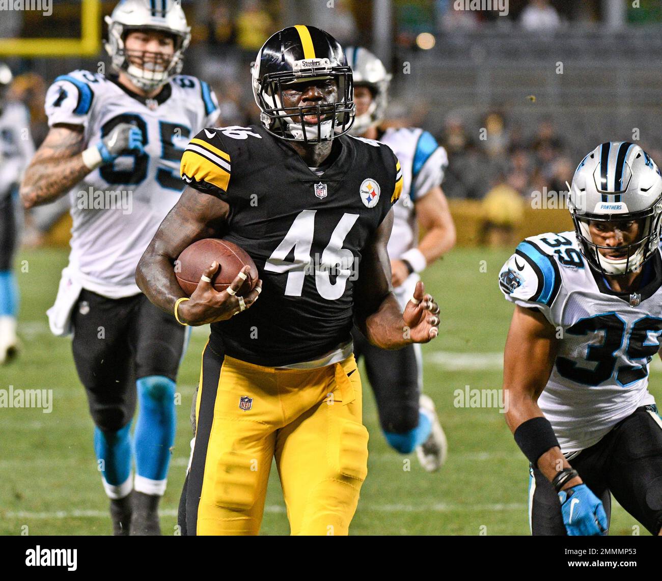 Pittsburgh Steelers linebacker Matthew Thomas (46) runs with the ball ...