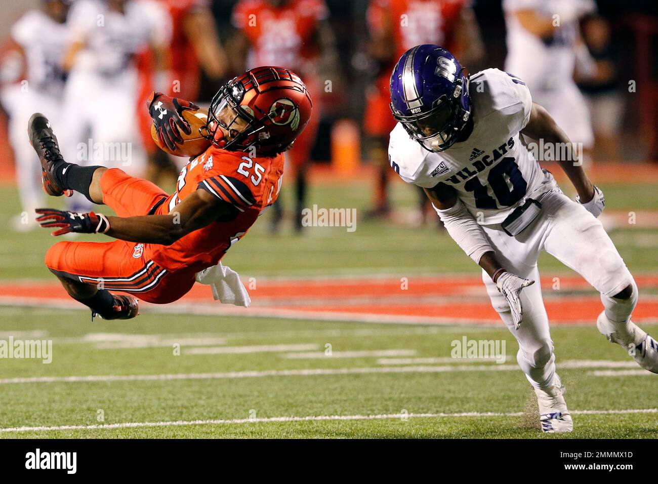 Utah wide receiver Jaylen Dixon (25) catches a pass as Weber State ...