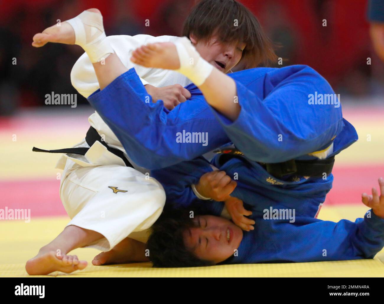 Nami Nabekura of Japan,top, competes against Kiyomi Watanabe of ...