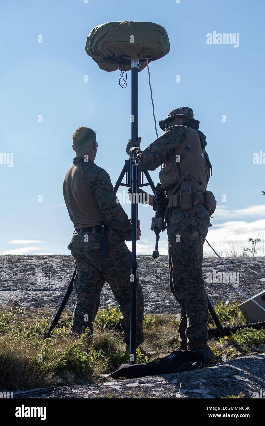 U.S. Marines with Mobile Reconnaissance Platoon, Light Armored ...