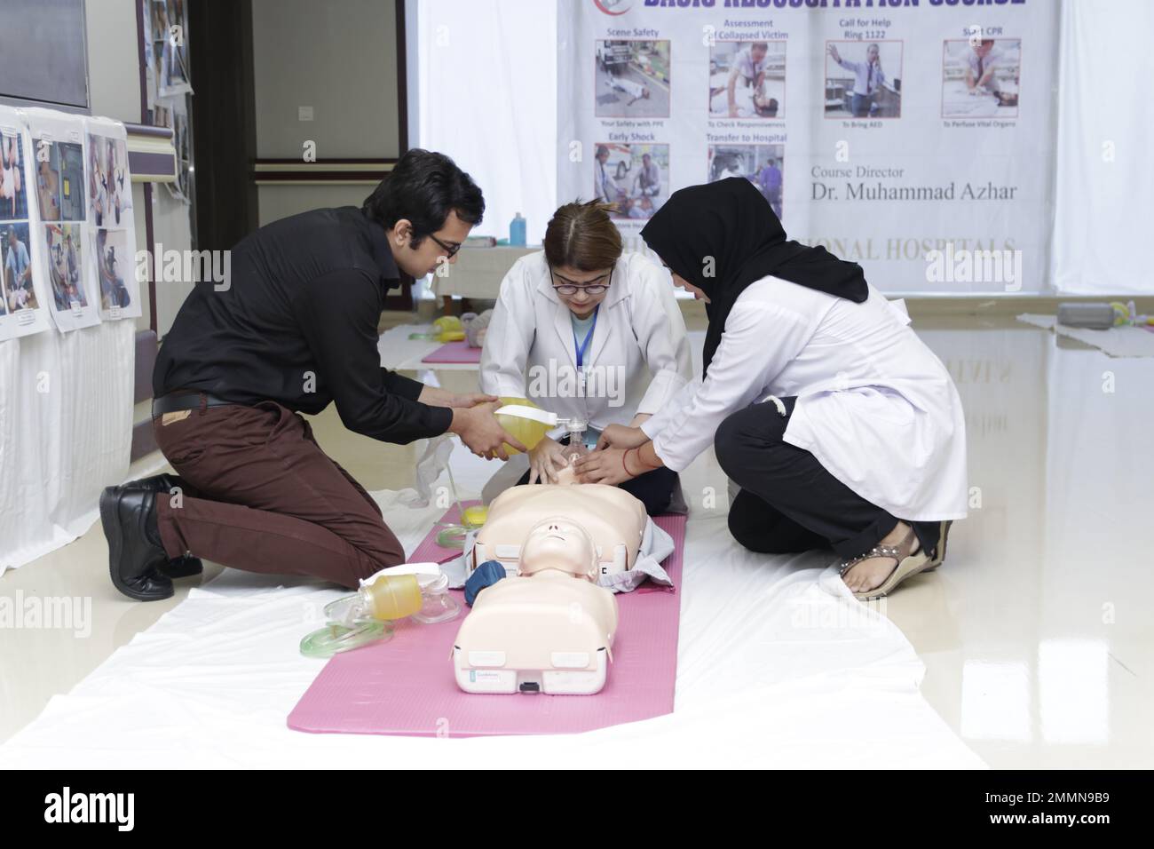 Practice oxygen administration patient hi-res stock photography and ...