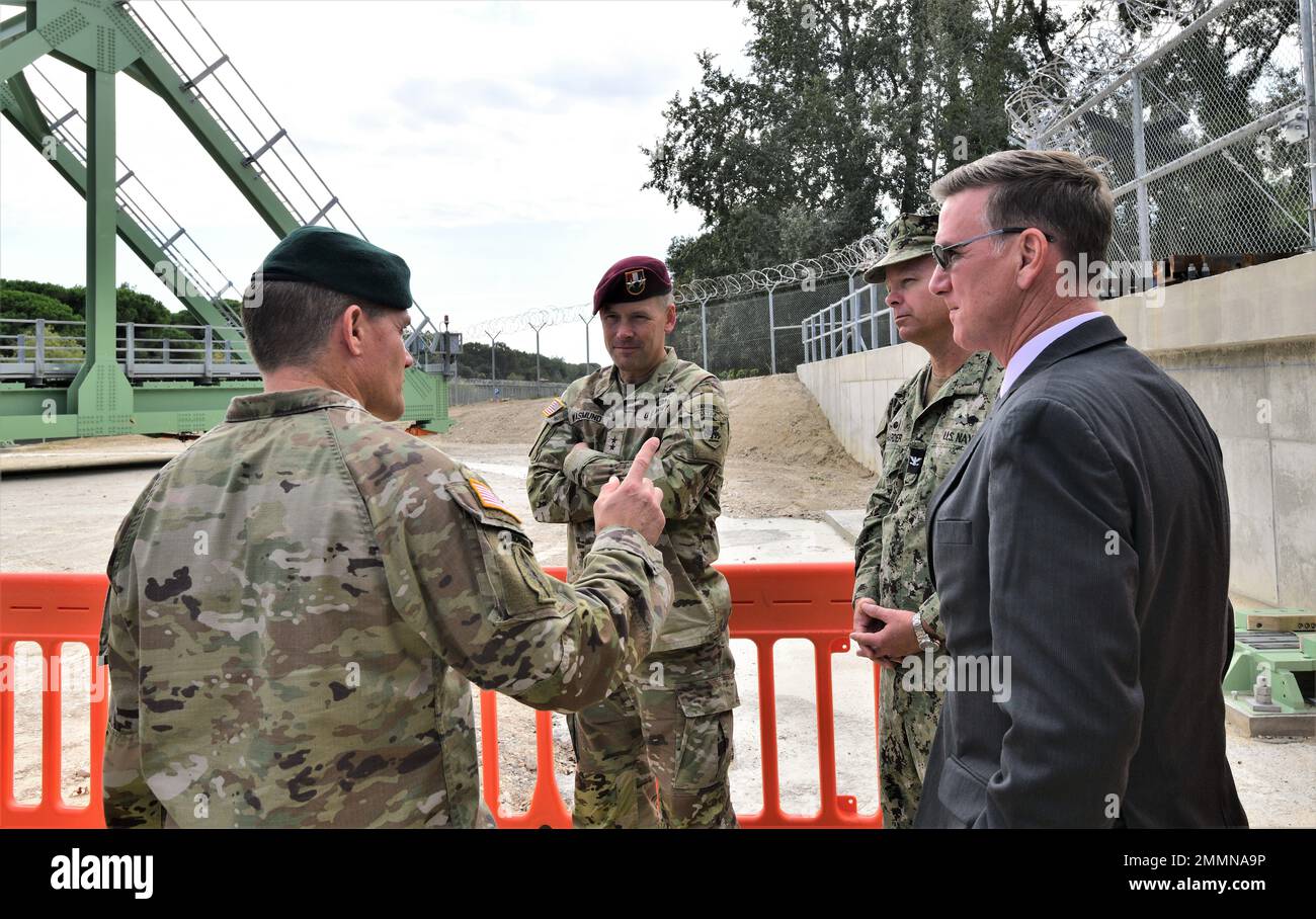 Left, U.S. Army Col. Matthew J. Gomlak, Garrison Italy Commander ...