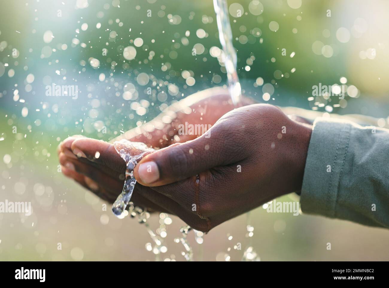 African washing hands hi-res stock photography and images - Alamy