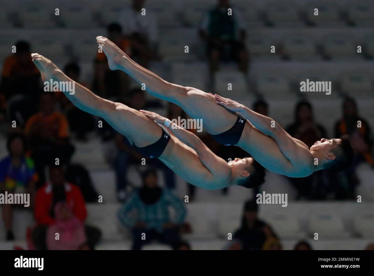 Singapore's Mark Lee and Timothy Lee perform during the men's 3m ...