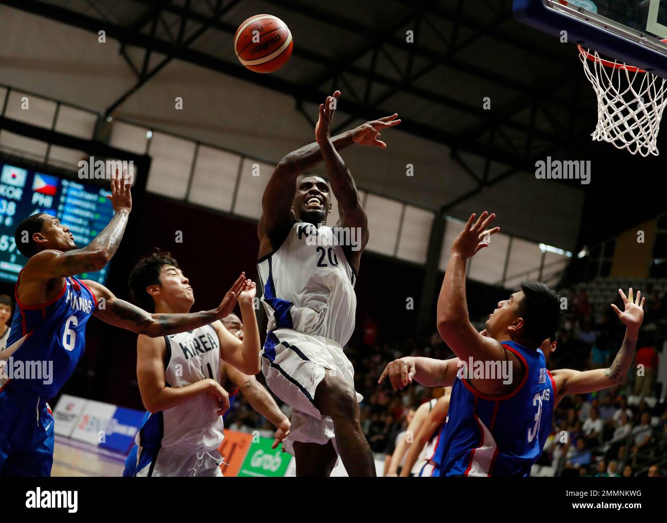 South Korea's Ricardo Ratliffe, center, and South Korea's Heo Il-young ...