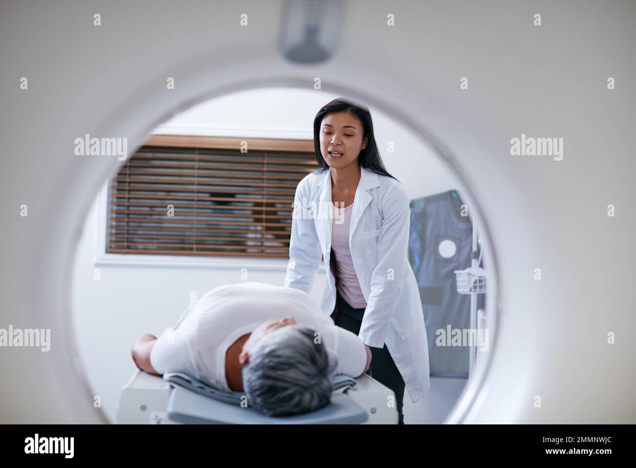 Reaady to begin the scan. a senior woman about to have an MRI scan ...