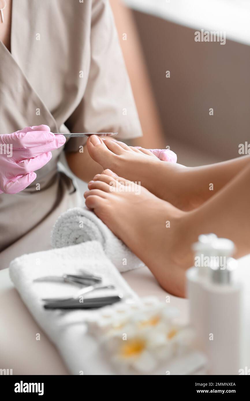 Female legs feet getting massage hi-res stock photography and images ...