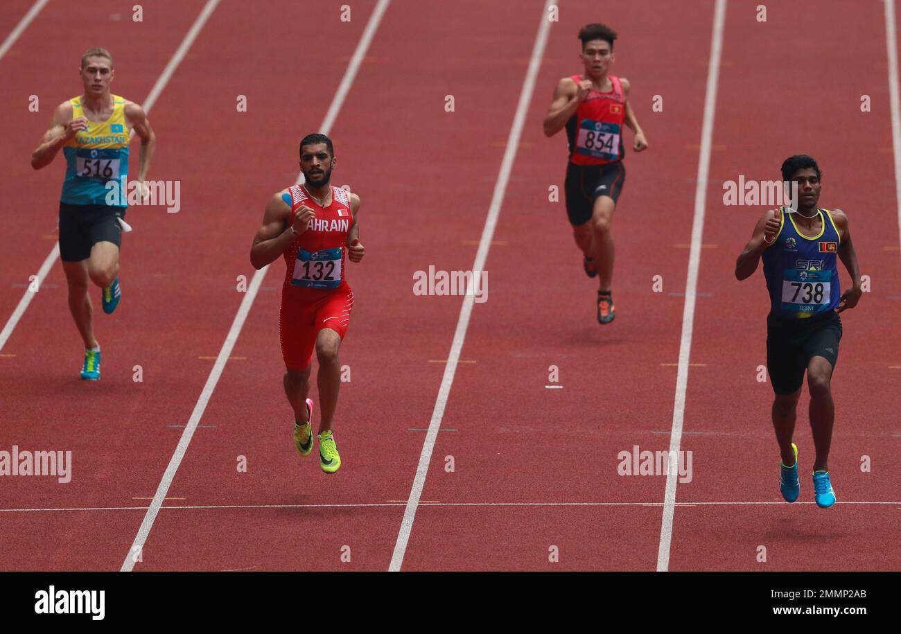 Sri Lanka's Aruna Singhapurage, right, leads the field to the finish ...