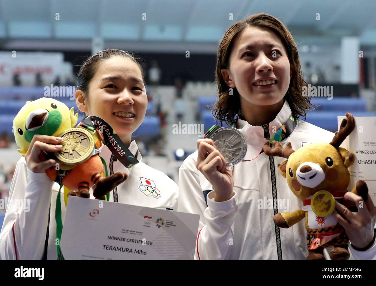 Japan's Yui Ohashi, right, holds her silver medal with compatriot Miho ...