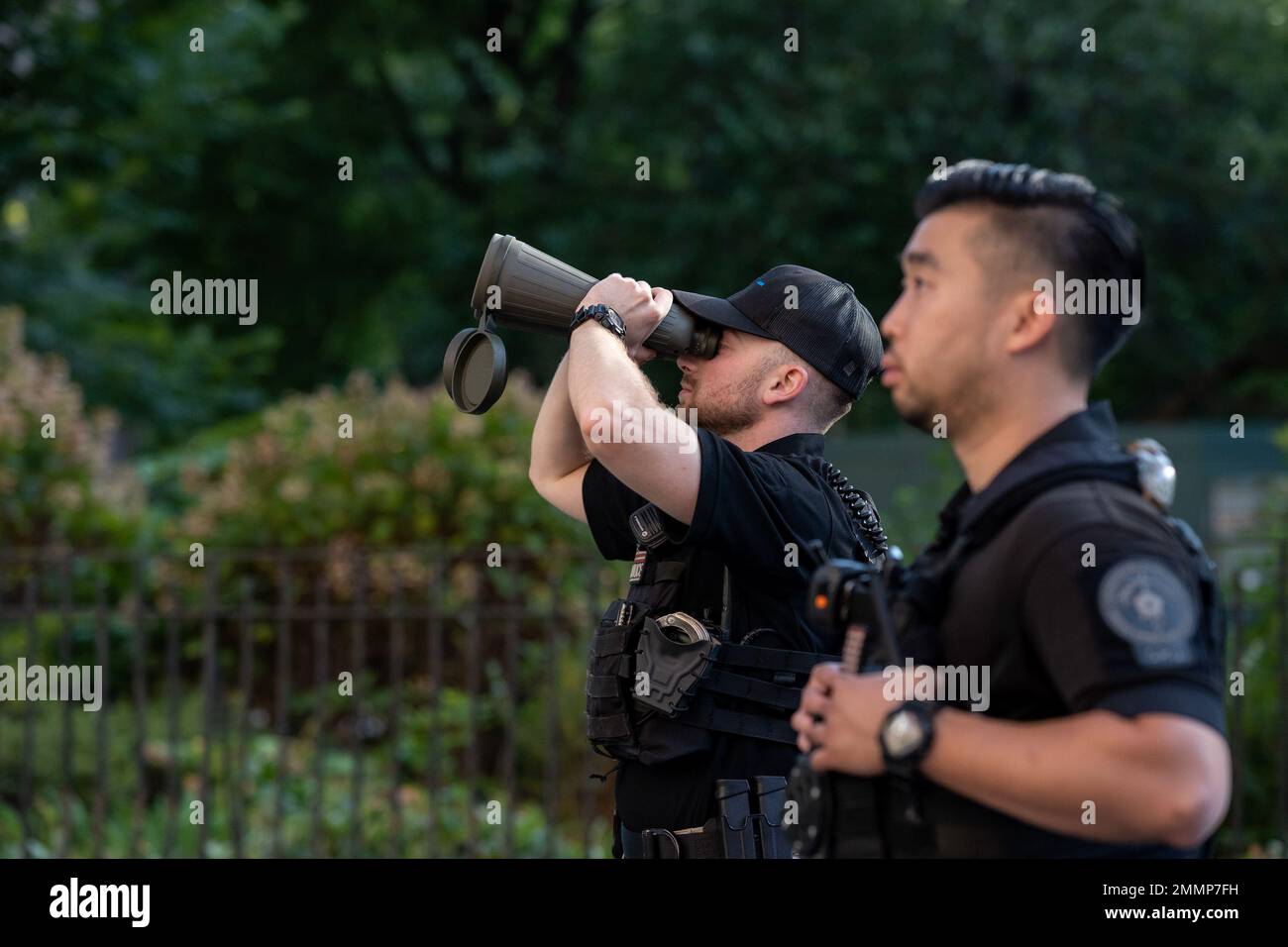 Members of the U.S. Secret Service provide security during the United ...