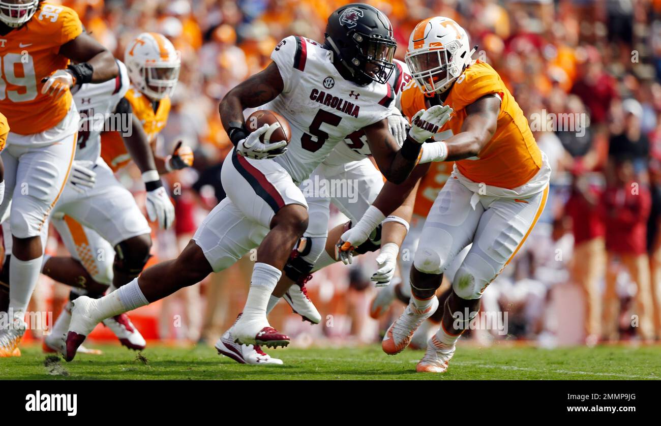 FILE - In this Oct. 14, 2017, file photo, Tennessee defensive lineman ...