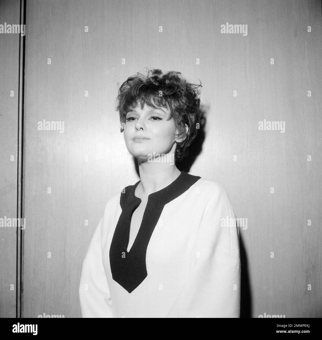 Actor Barbara Harris, star of Broadway's "The Apple Tree," and winner ...