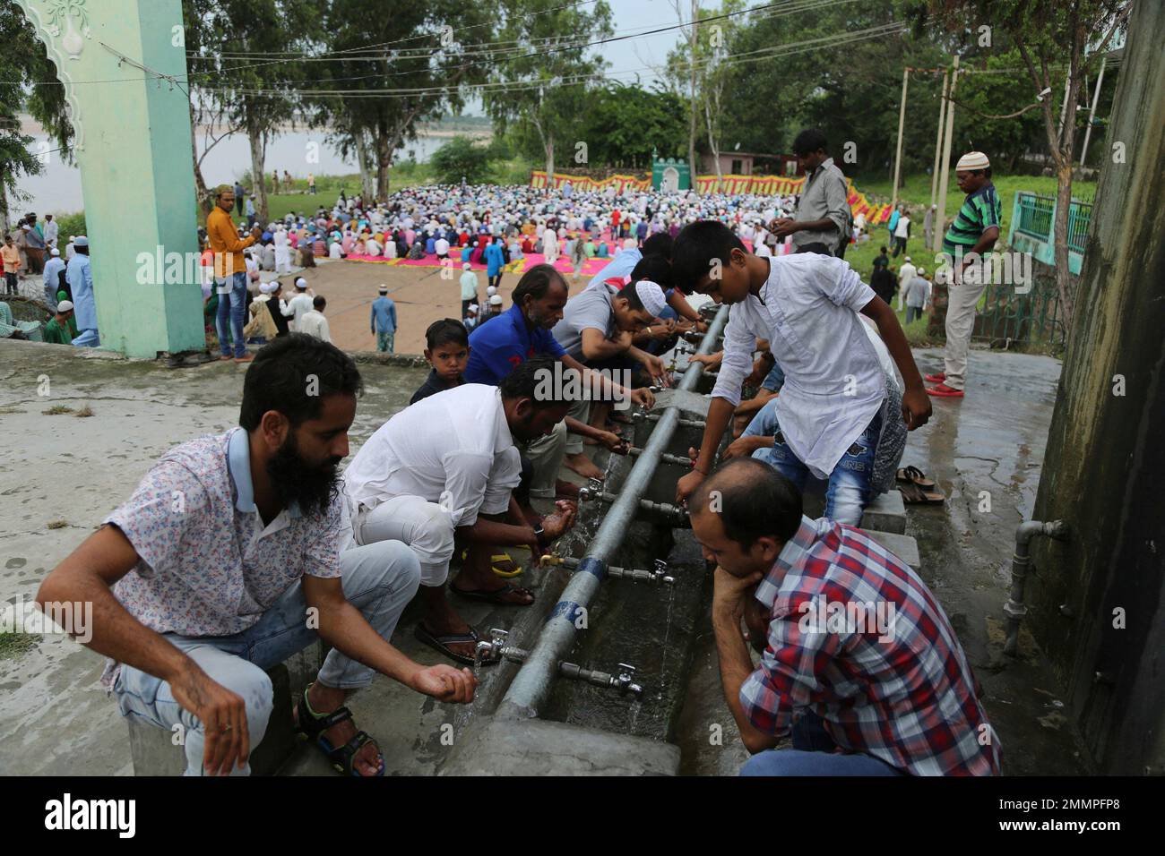 Indian Muslim men wash hands before offering prayer during Eid al-Adha ...
