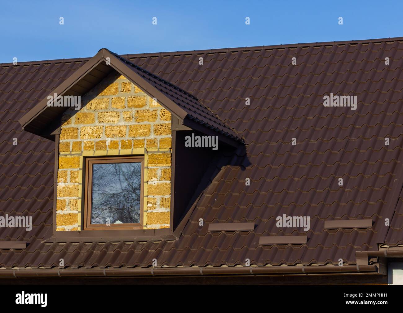 Roof metal types roofing materials hi-res stock photography and images ...