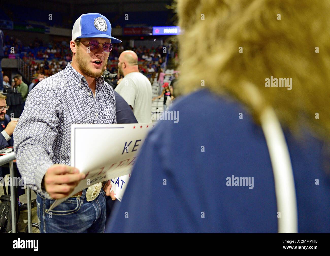 Collin Carter of Mississippi, hands out Keep America Great signs ahead ...