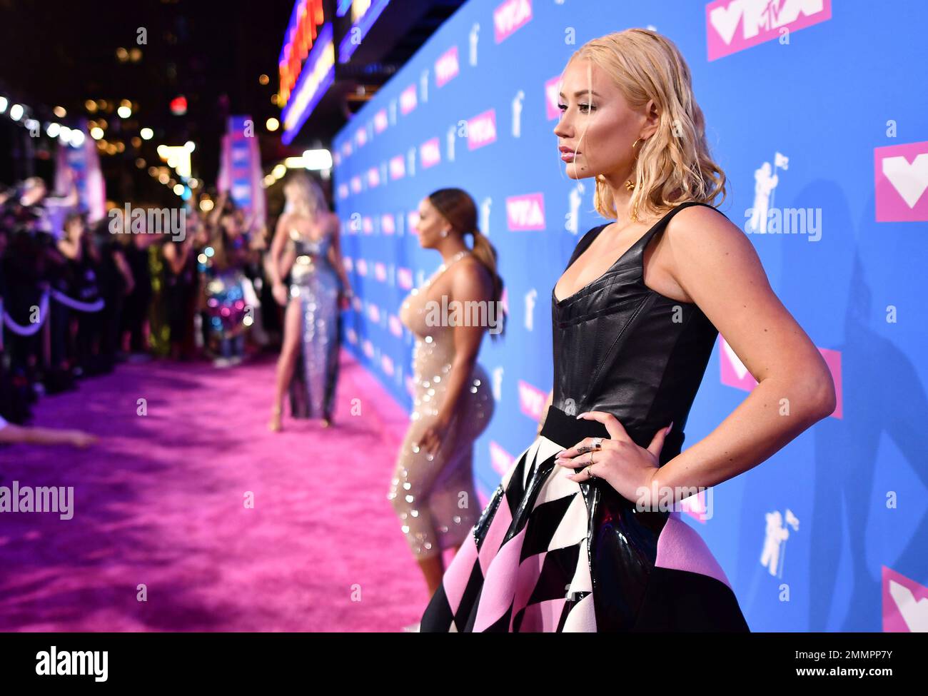 Iggy Azalea arrives at the MTV Video Music Awards at Radio City Music ...