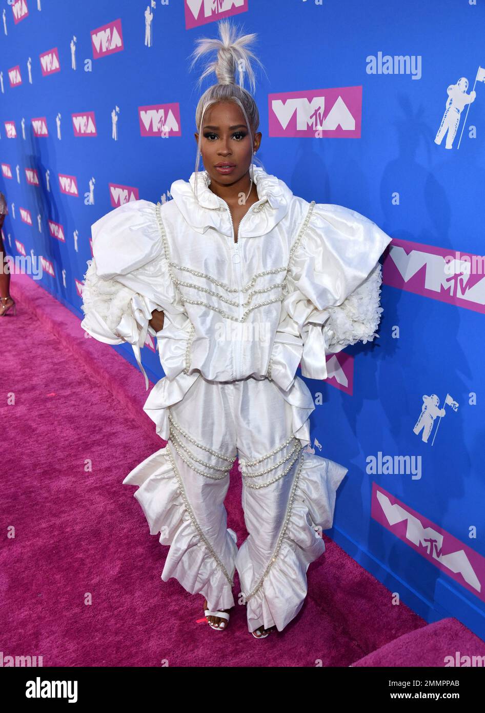 Dej Loaf arrives at the MTV Video Music Awards at Radio City Music Hall ...