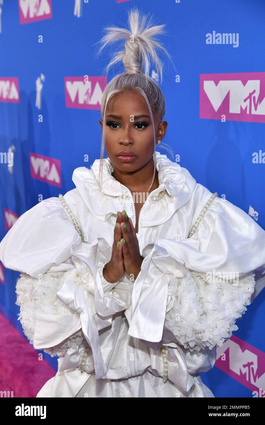 Dej Loaf arrives at the MTV Video Music Awards at Radio City Music Hall ...