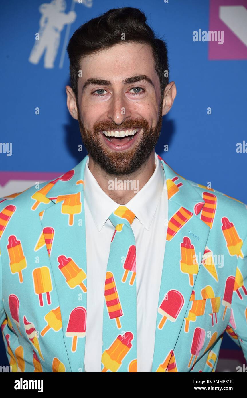 Scott Rogowsky arrives at the MTV Video Music Awards at Radio City ...