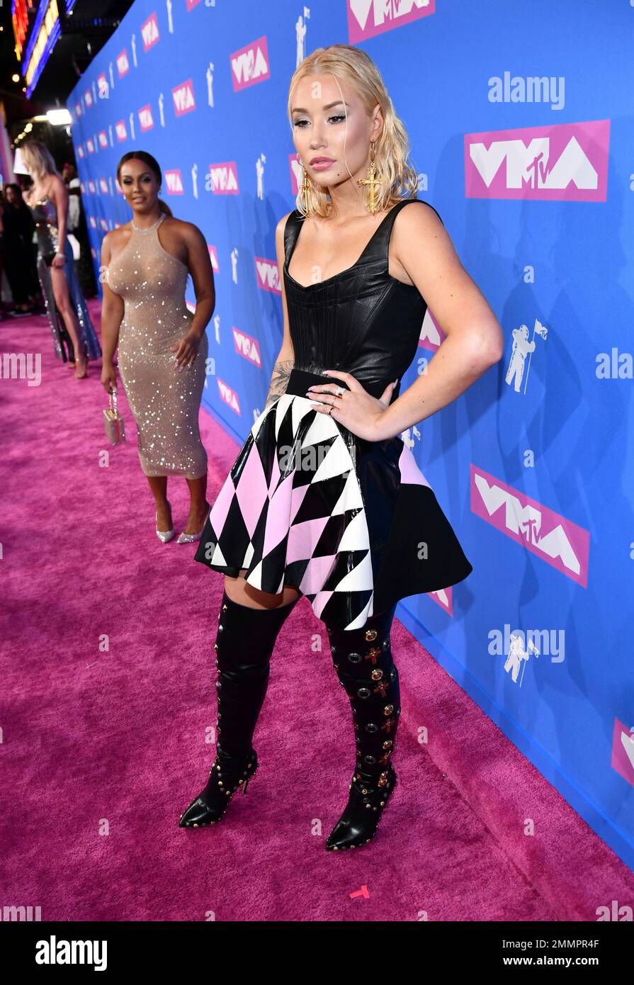 Iggy Azalea arrives at the MTV Video Music Awards at Radio City Music ...