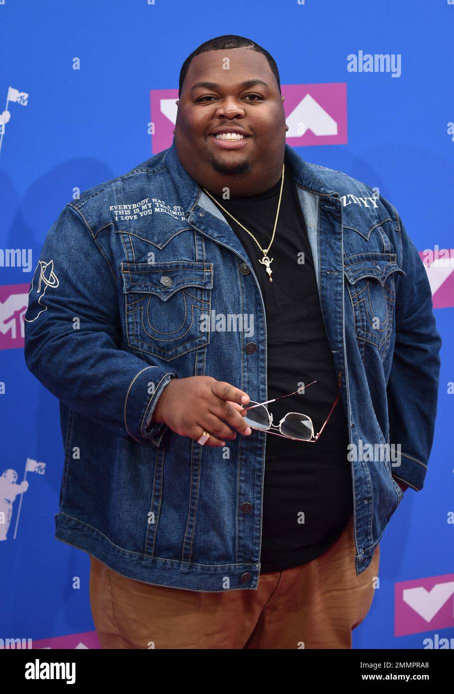 Leonard Ouzts arrives at the MTV Video Music Awards at Radio City Music ...