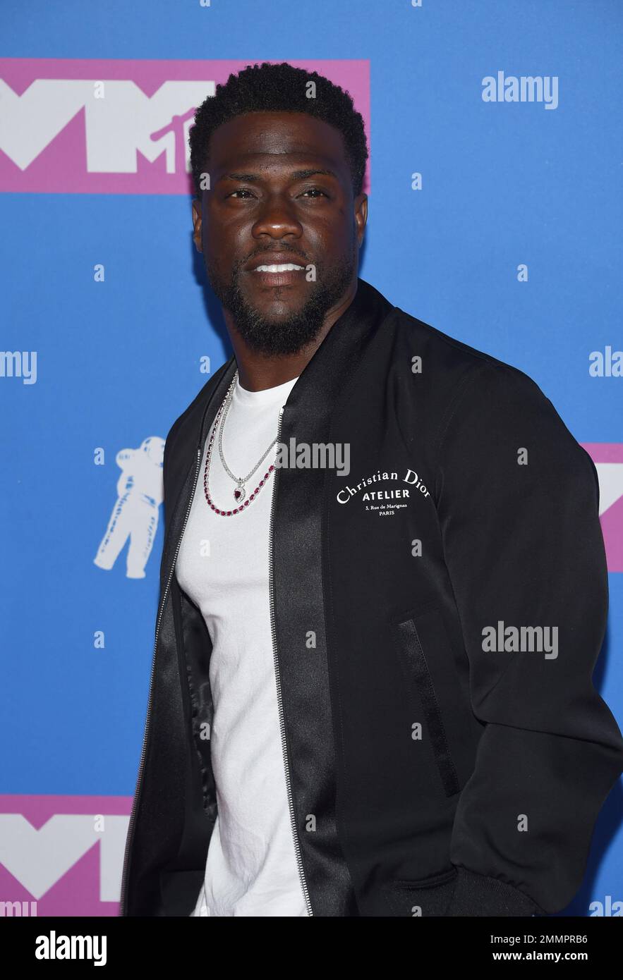Kevin Hart arrives at the MTV Video Music Awards at Radio City Music ...