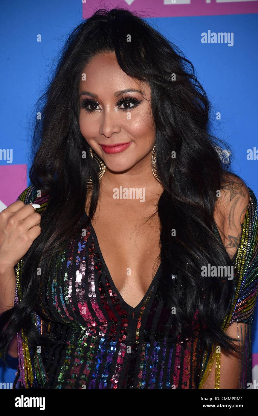 Nicole "Snooki" Polizzi arrives at the MTV Video Music Awards at Radio ...
