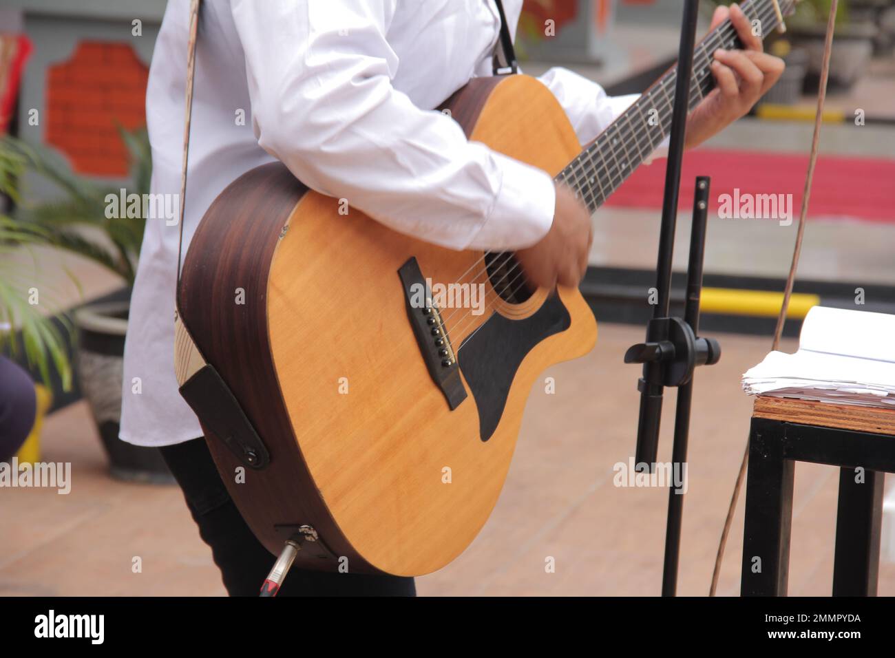 Guitar player musician pose hi-res stock photography and images - Alamy