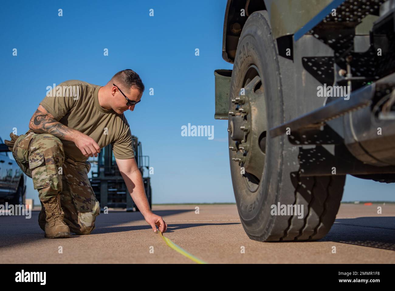 Joint inspector hi-res stock photography and images - Alamy