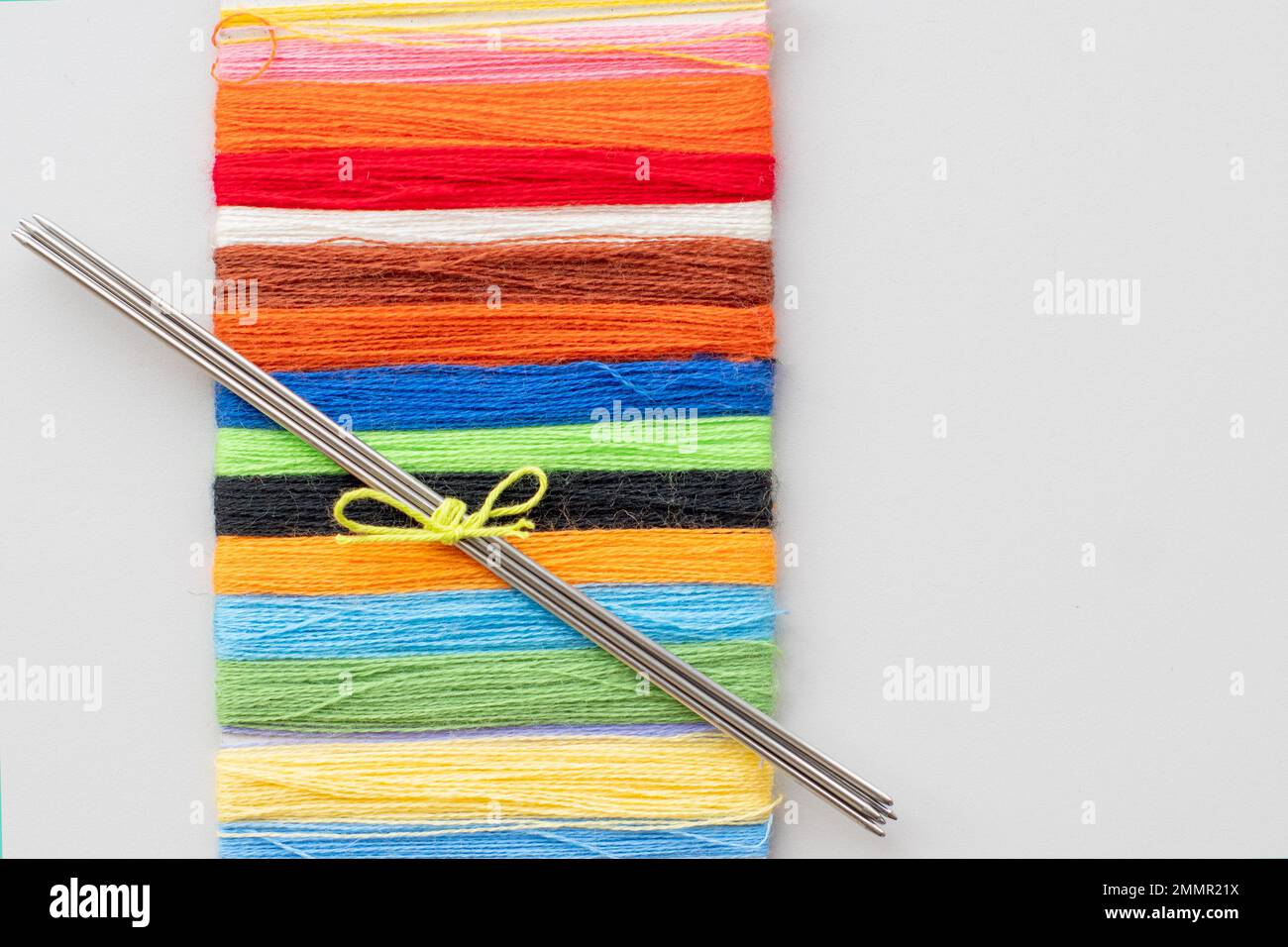 Knitting needles top view hi-res stock photography and images - Alamy