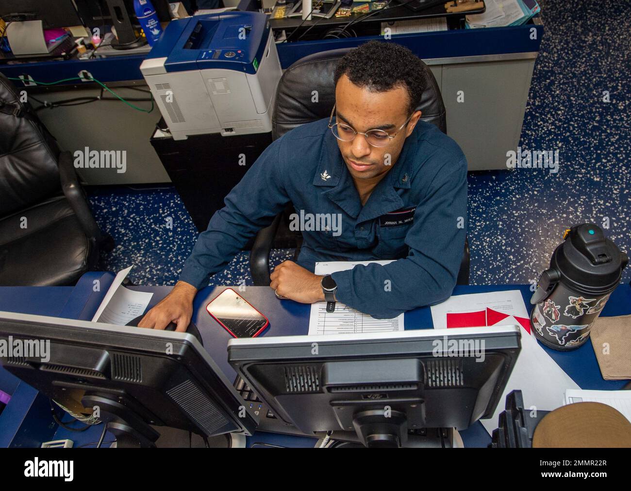 220922-N-JO823-1012 PHILIPPINE SEA (Sept. 22, 2022) Machinist’s Mate ...