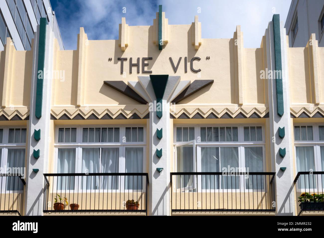 Art deco design architecture hi-res stock photography and images - Alamy