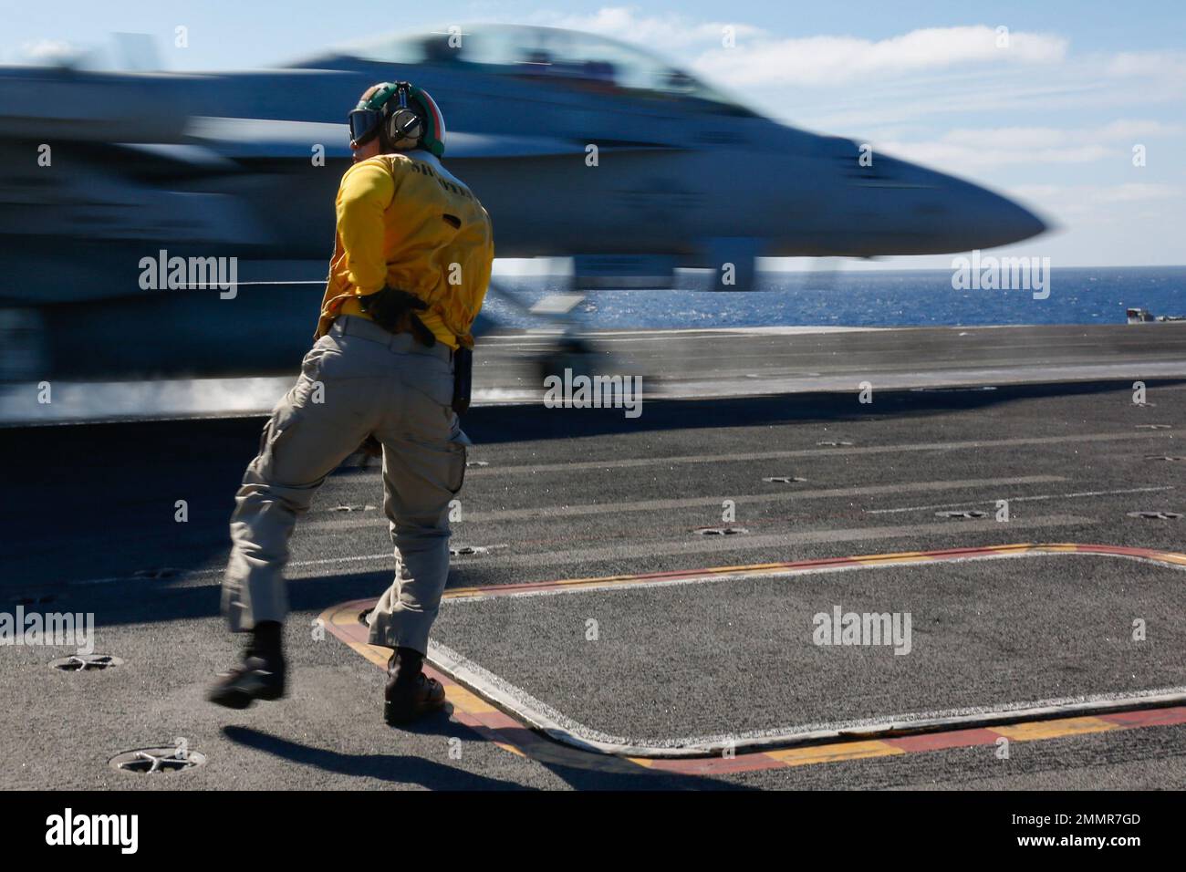 220922-N-MU675-1021 PACIFIC OCEAN (Sept. 22, 2022) Lt. Jesus Lamberti ...