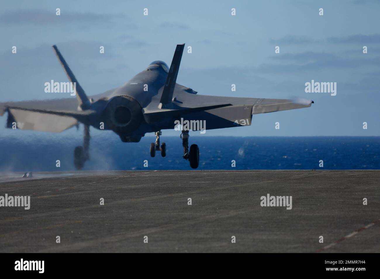 220922-N-MU675-1157 PACIFIC OCEAN (Sept. 22, 2022) An F-35C Lightning ...