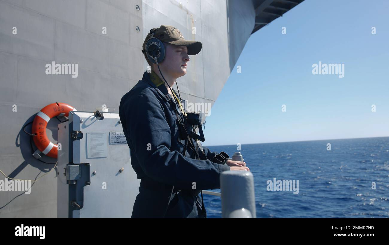 Abraham Lincoln conducts routine operations. 220922-N-ON253-1019 ...