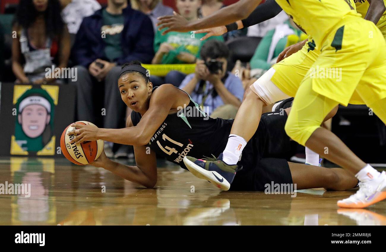 New York Liberty's Kiah Stokes (41) tries to get off a pass against the ...
