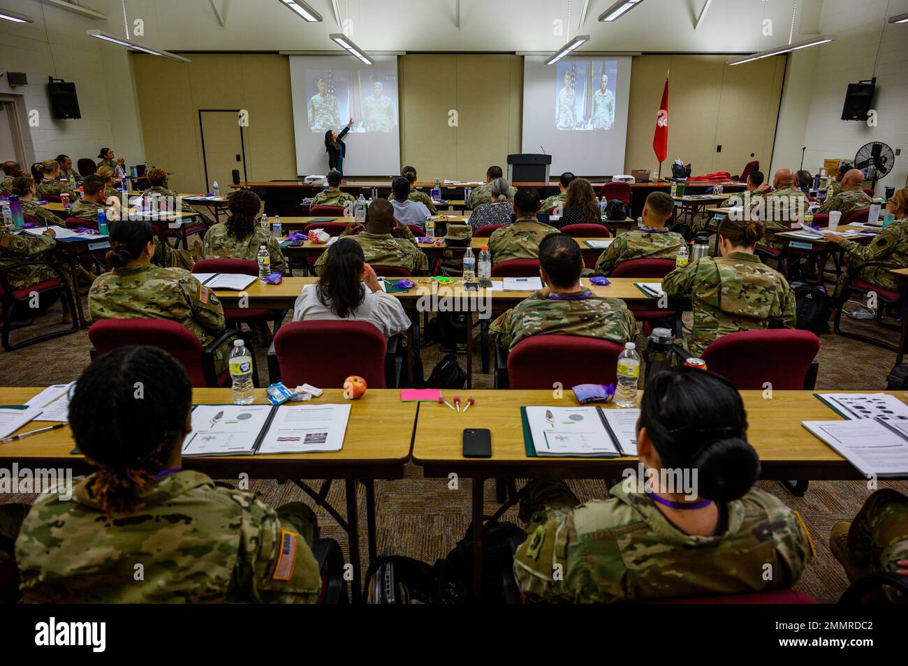 Army protocol fundamentals seminar hi-res stock photography and images ...