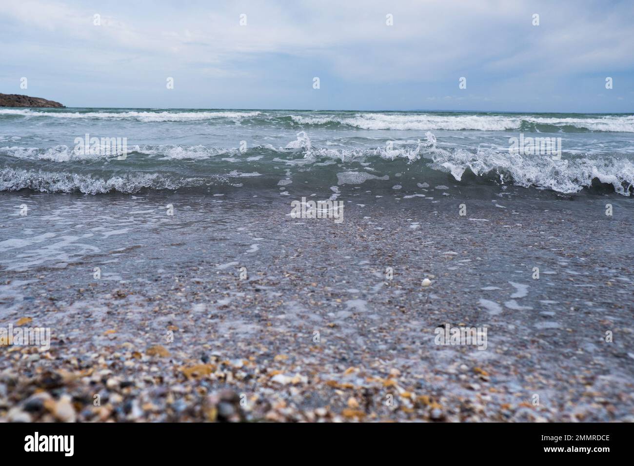 Crystal blue sea waves splashing hi-res stock photography and images ...