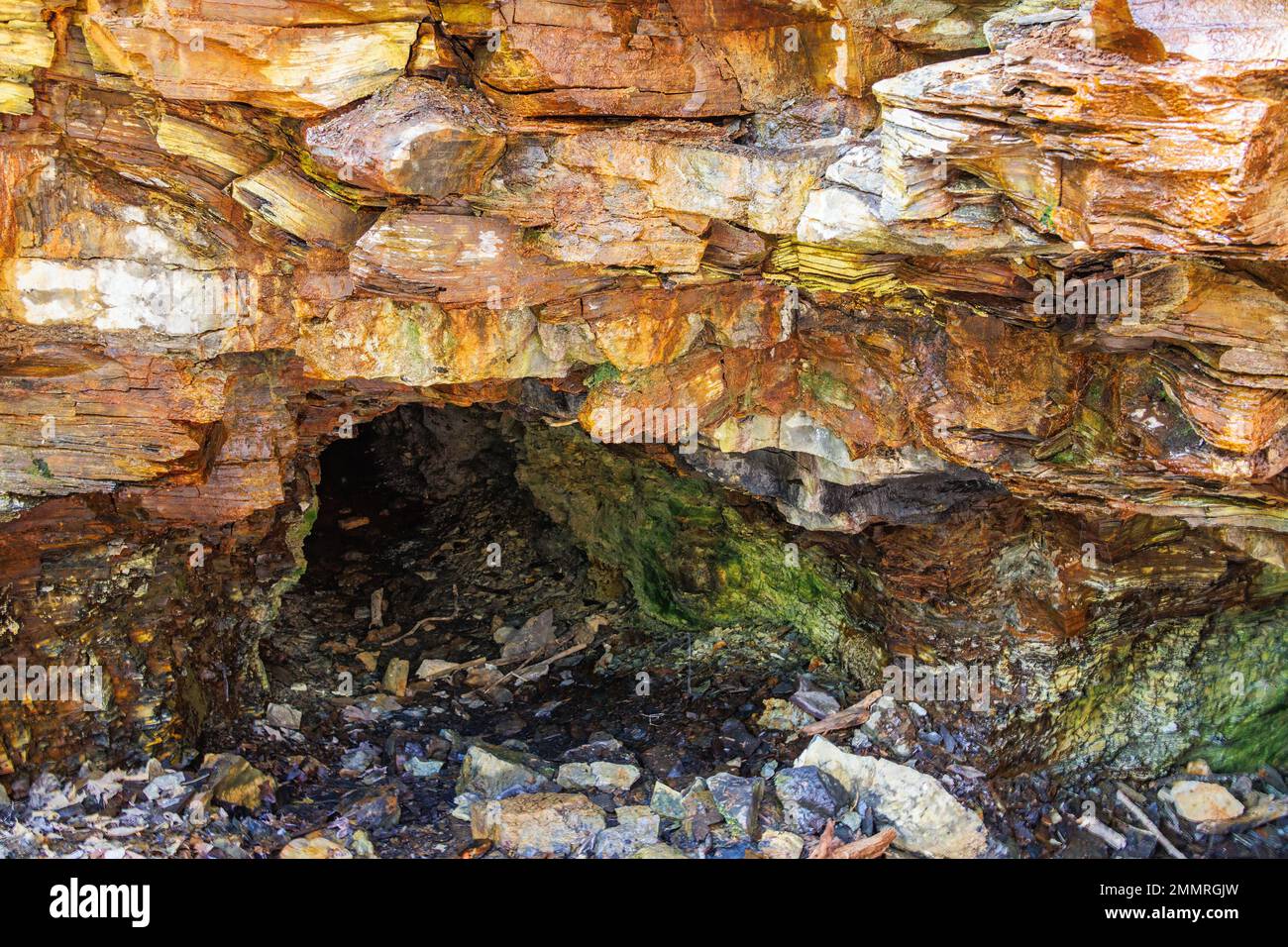 Mine shaft hole hi-res stock photography and images - Alamy