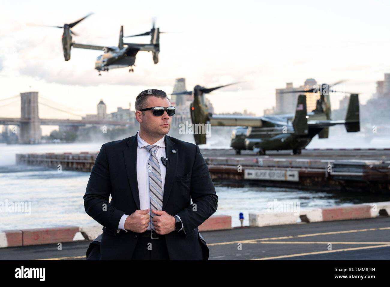 A U.S. Secret Service Agent provides security as the President of the ...