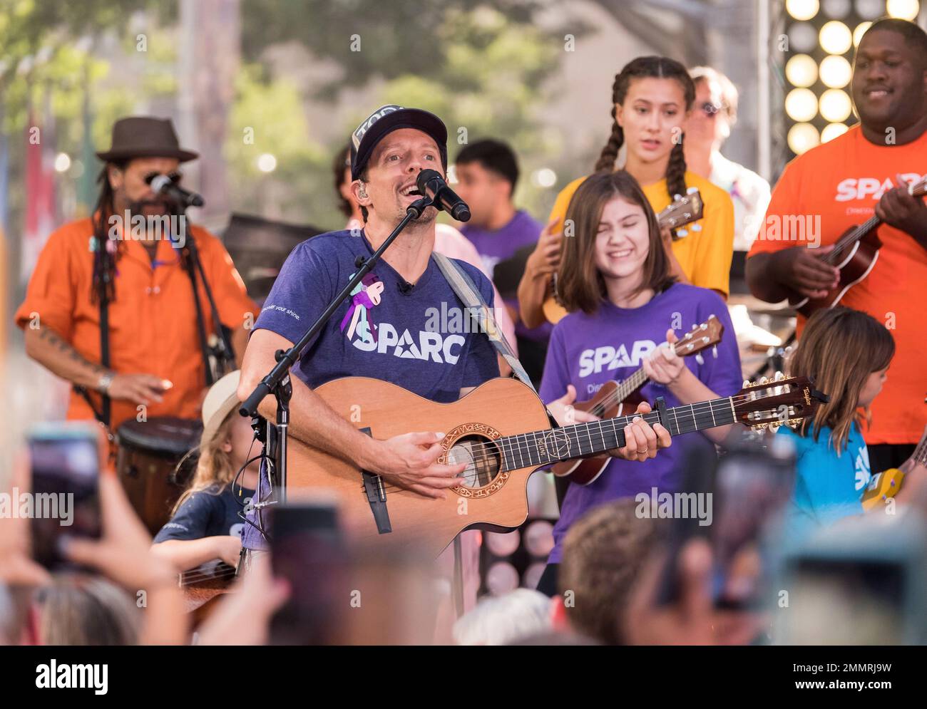 Jason Mraz performs on NBC's "Today" show at Rockefeller Plaza on ...