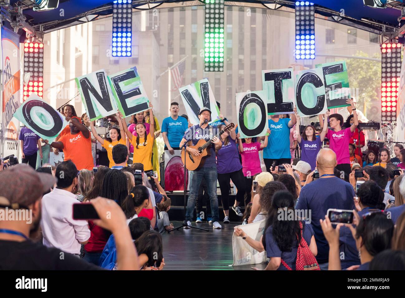 Jason Mraz performs on NBC's "Today" show at Rockefeller Plaza on ...