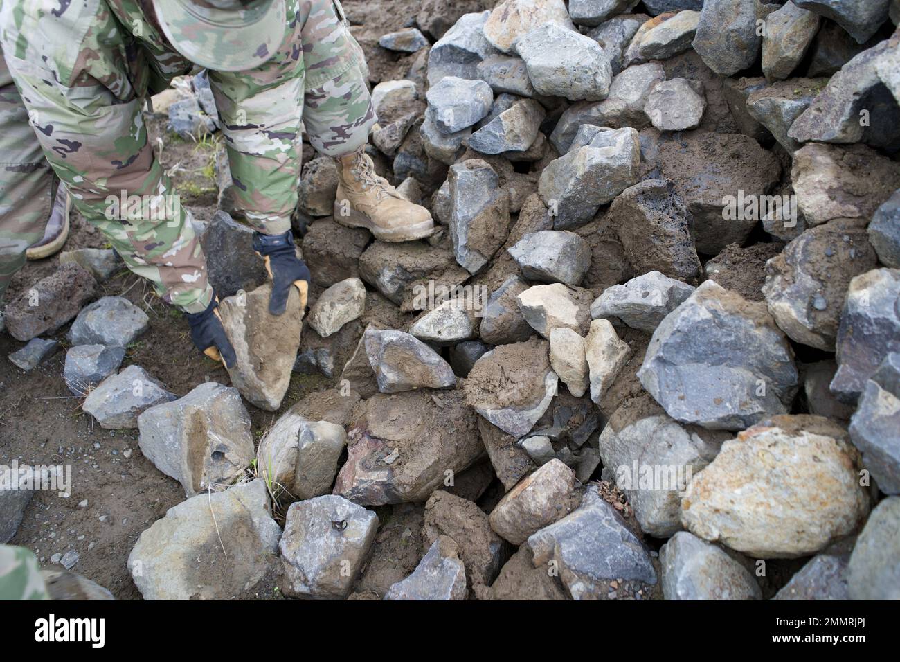 Service members assigned to Joint Task Force – Bethel load road ...