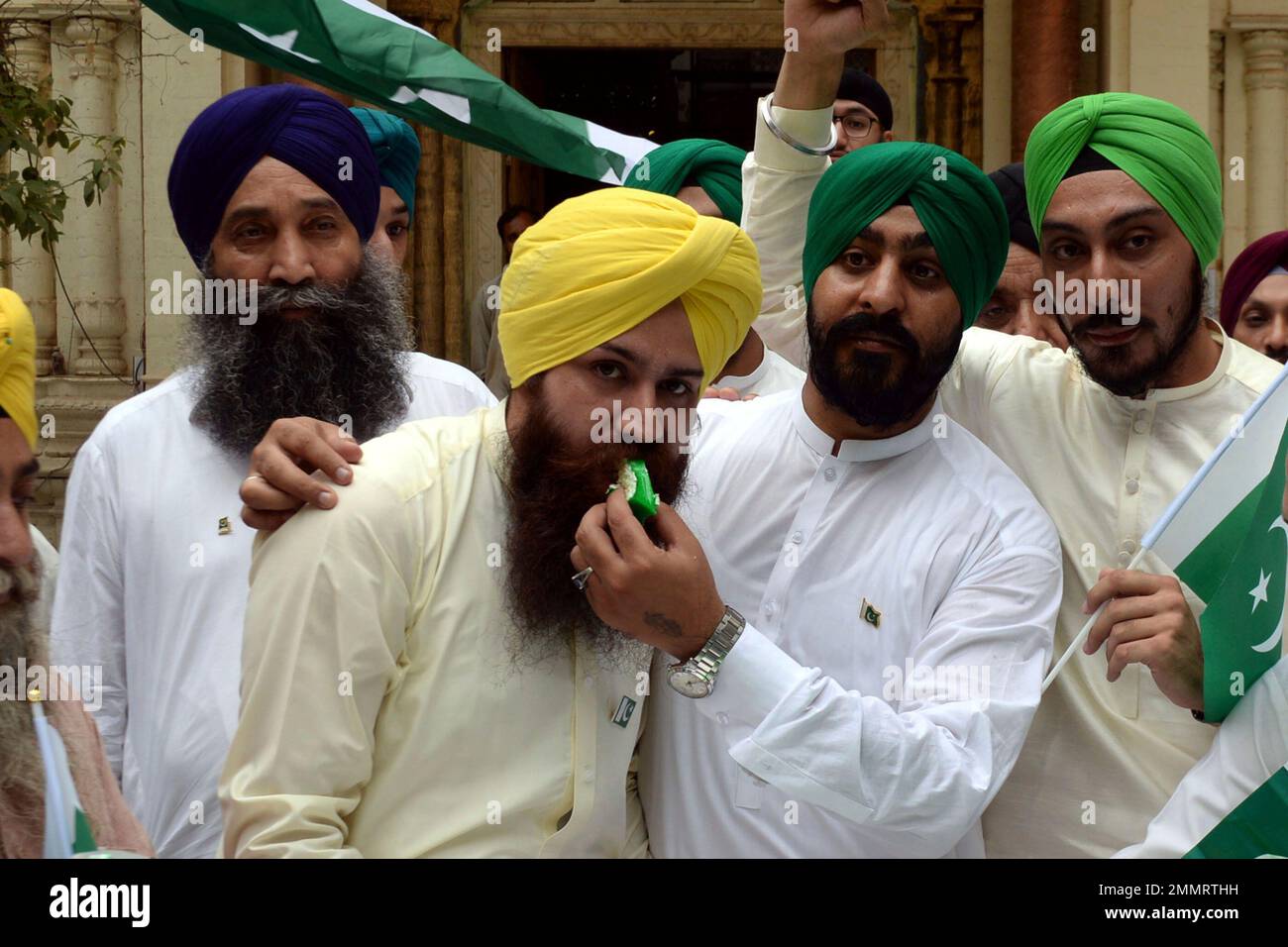 Pakistani Sikhs share sweets to celebrate the country's Independence ...