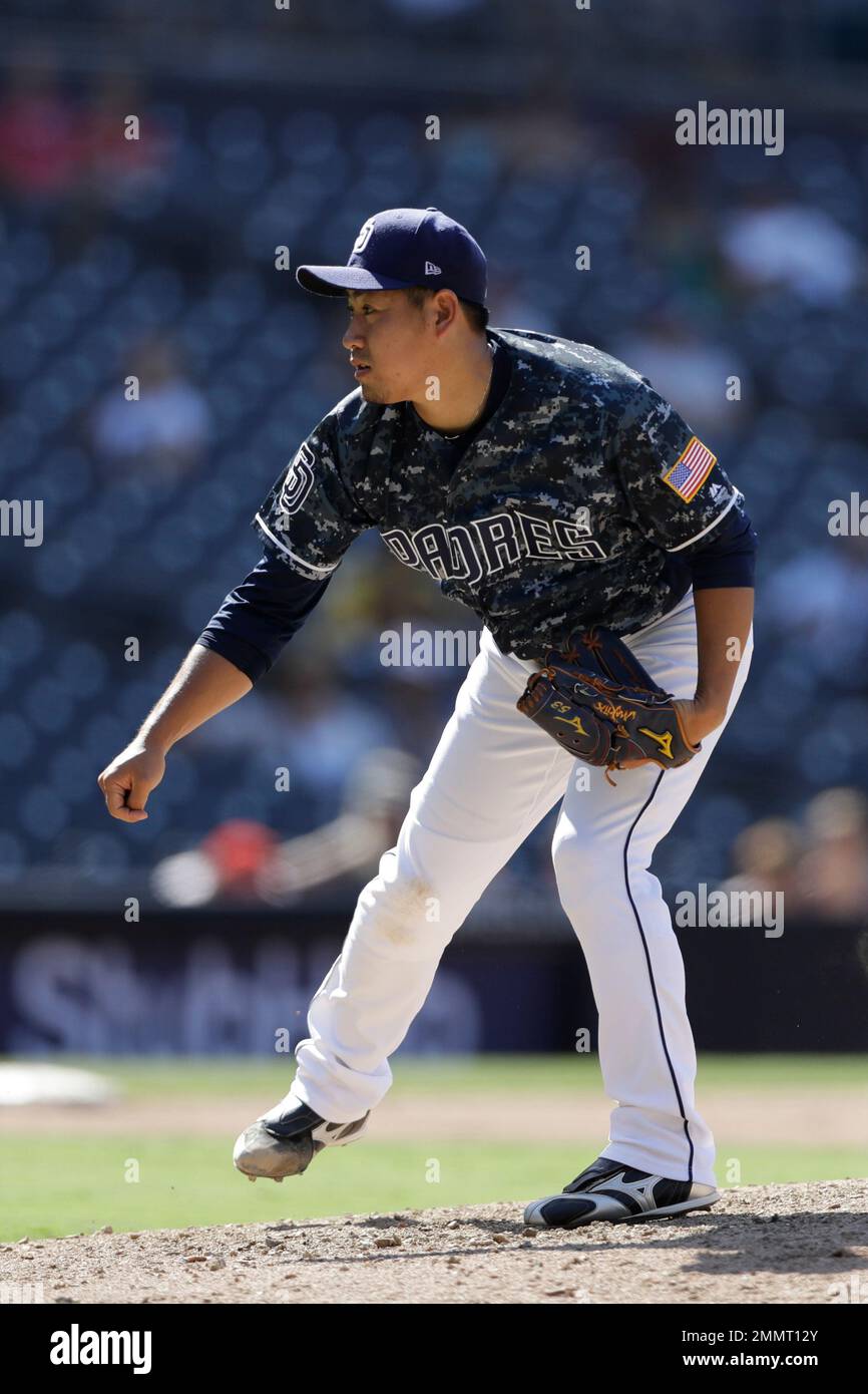 San Diego Padres closing pitcher Kazuhisa Makita works against a ...